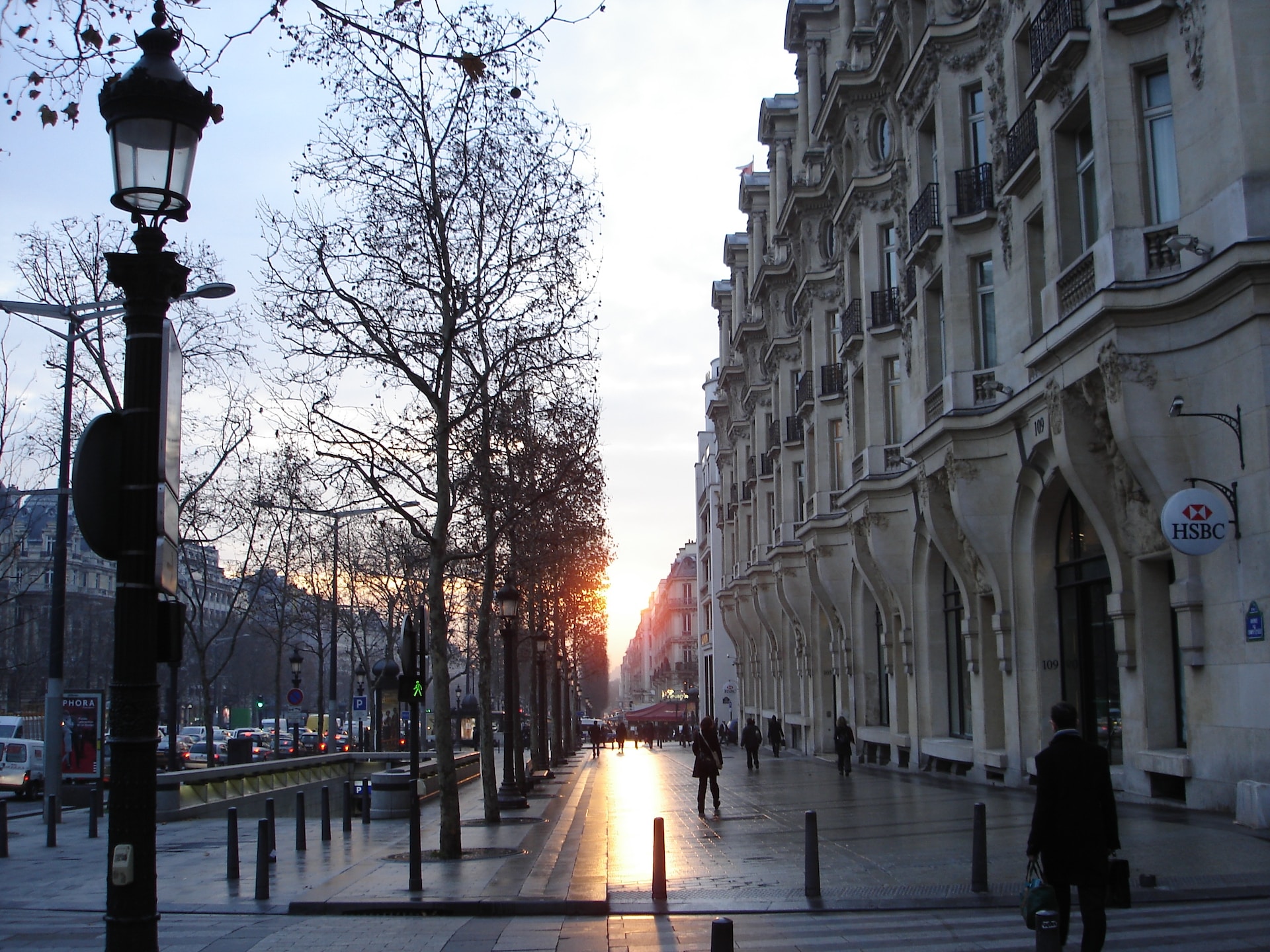 Uncover Paris's Best-Kept Secrets: Top 5 Walking Tours You Can't Miss!
